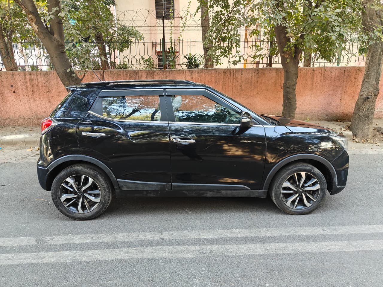 Buy Used Mahindra XUV300 W8 Opt of 2020 model @ 5,95,000 INR in Delhi ...