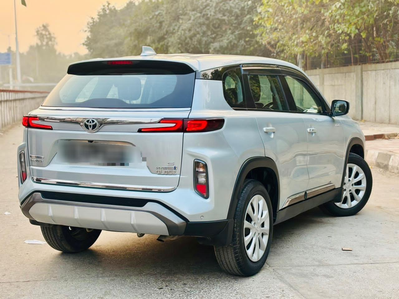 Buy Used Toyota Hyryder S HYBRID of 2024 model @ 15,50,000 INR in Delhi ...