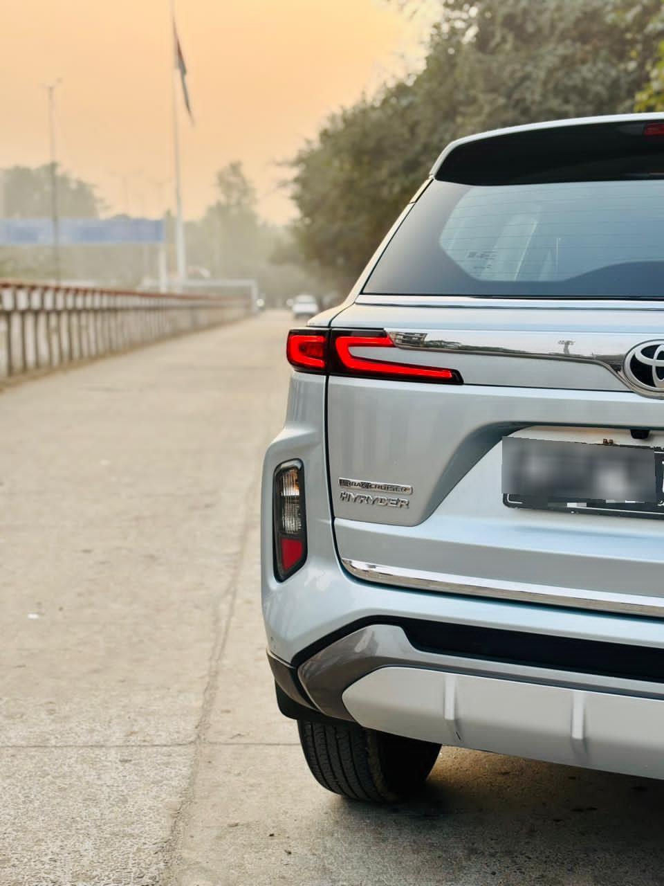 Buy Used Toyota Hyryder S HYBRID of 2024 model @ 15,50,000 INR in Delhi ...