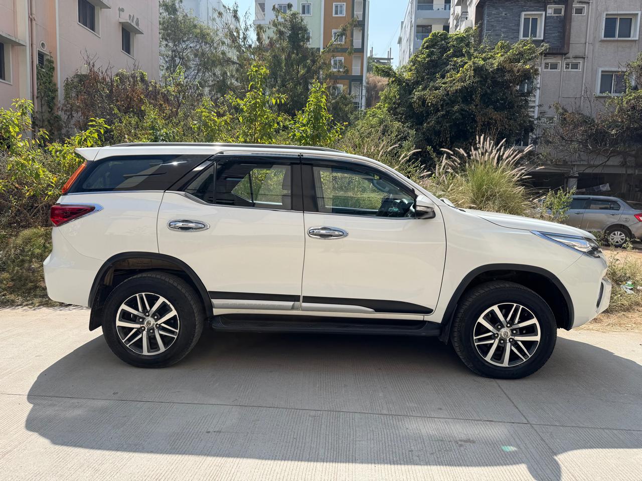 Buy Used Toyota Fortuner 4x2 AT of 2016 model @ 26,50,000 INR in ...