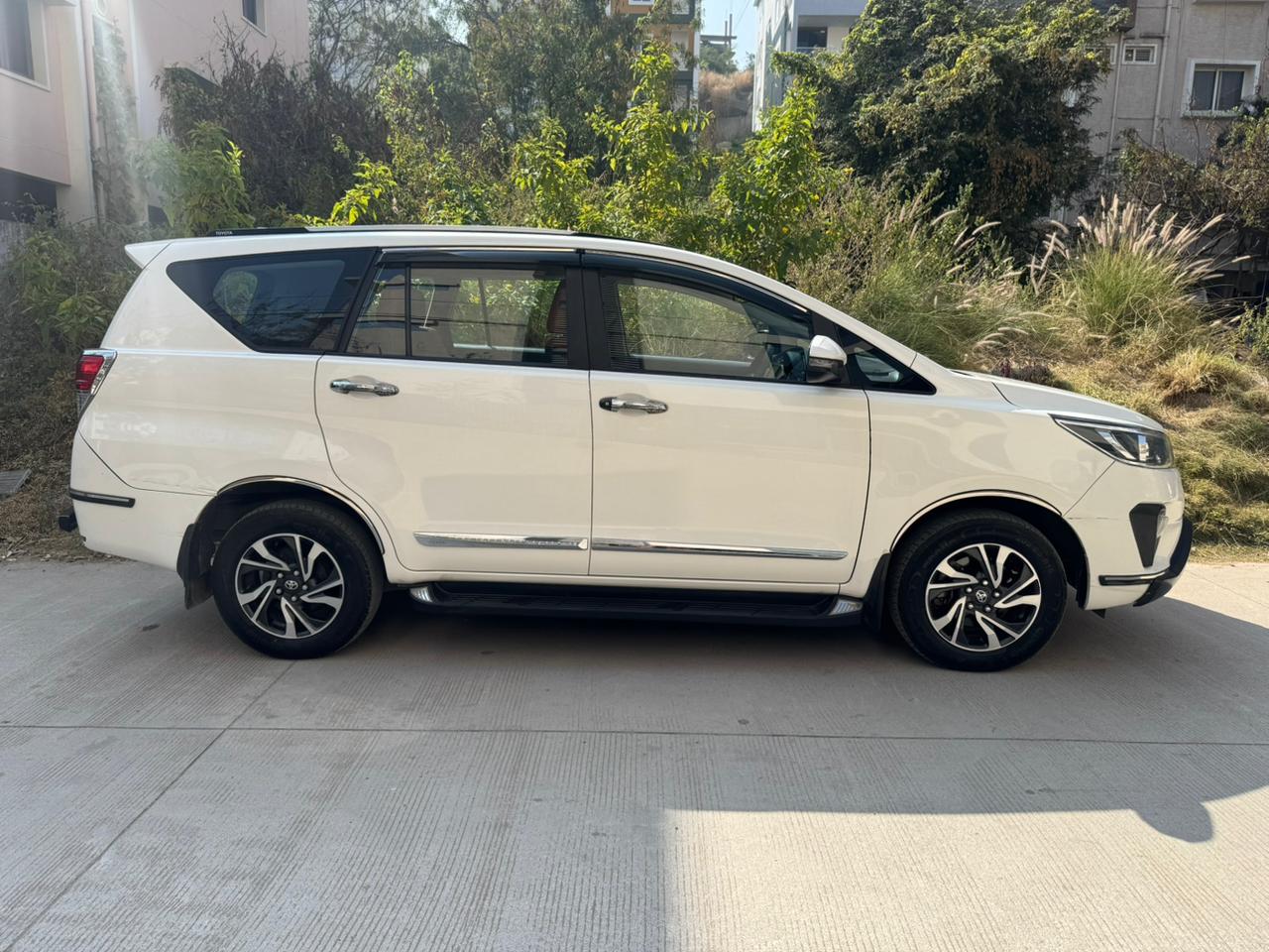 Buy Used Toyota Innova Crysta 2.4 GX 7 STR AT of 2021 model @ 26,50,000 ...