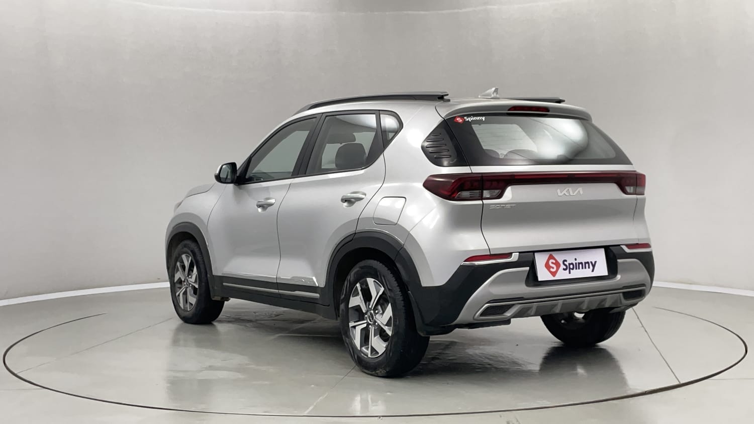 Buy Used Kia Sonet HTX Diesel iMT of 2023 model @ 9,89,582 INR in ...