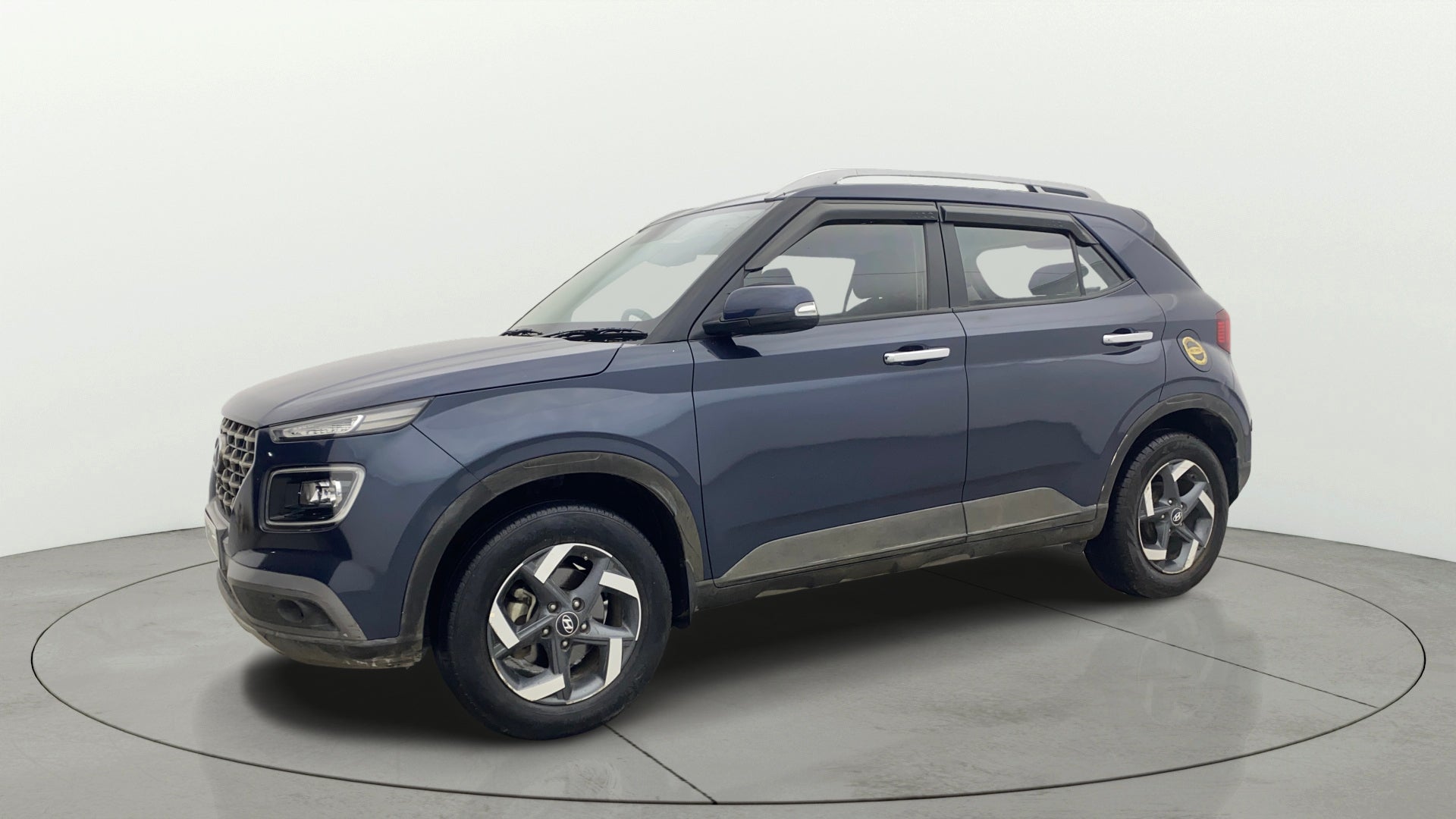 Buy Used Hyundai Venue SX Opt iMT of 2021 model @ 7,68,097 INR in ...