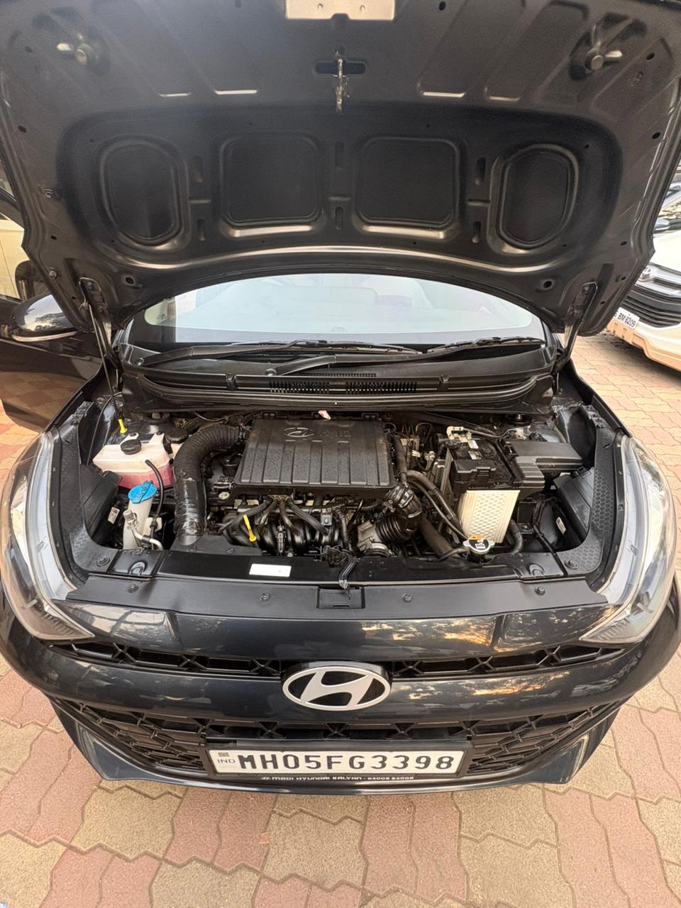 Buy Used Hyundai Aura SX CNG of 2023 model @ 6,90,000 INR in Thane - 5031690 - ZigWheels.com