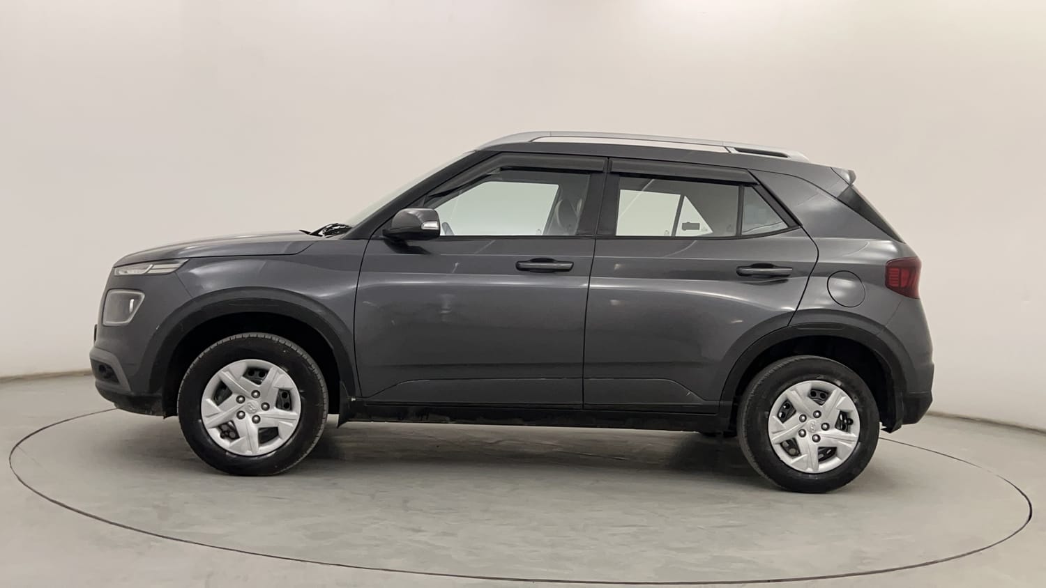 Buy Used Hyundai Venue S Plus 2024-2025 of 2021 model @ 6,77,000 INR in ...