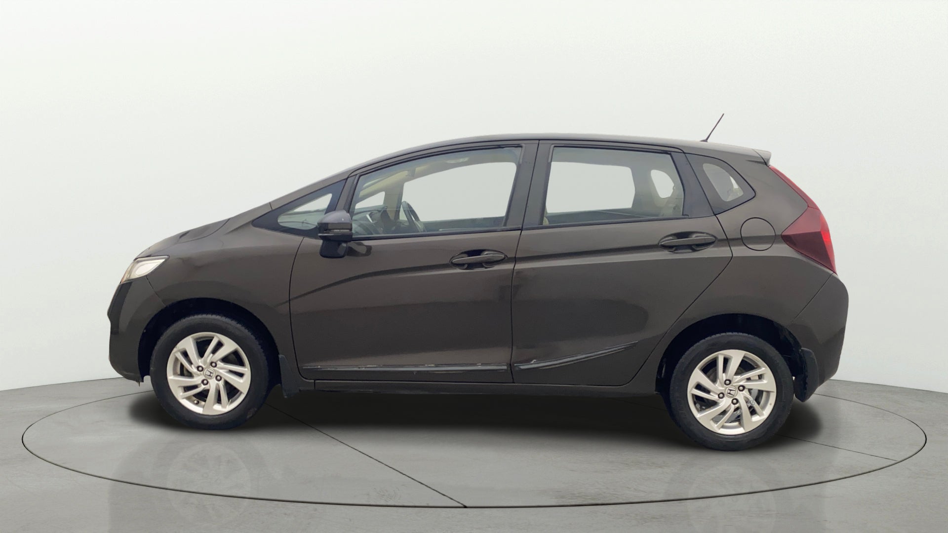 Buy Used Honda Jazz 1.2 V i VTEC of 2016 model @ 4,17,317 INR in ...