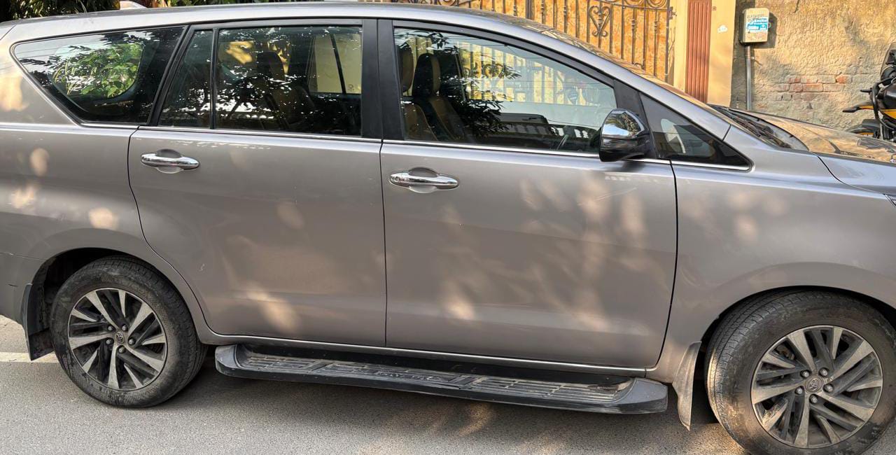 Buy Used Toyota Innova Crysta 2.4 ZX 7 STR AT of 2022 model @ 19,95,000 INR in Delhi - 5042958 ...