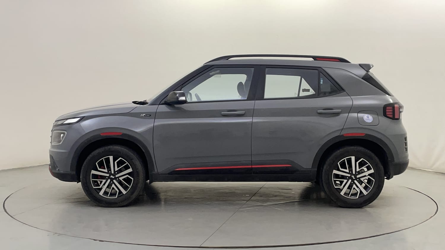 Buy Used Hyundai Venue N Line N8 turbo DCT of 2024 model @ 12,83,584 ...