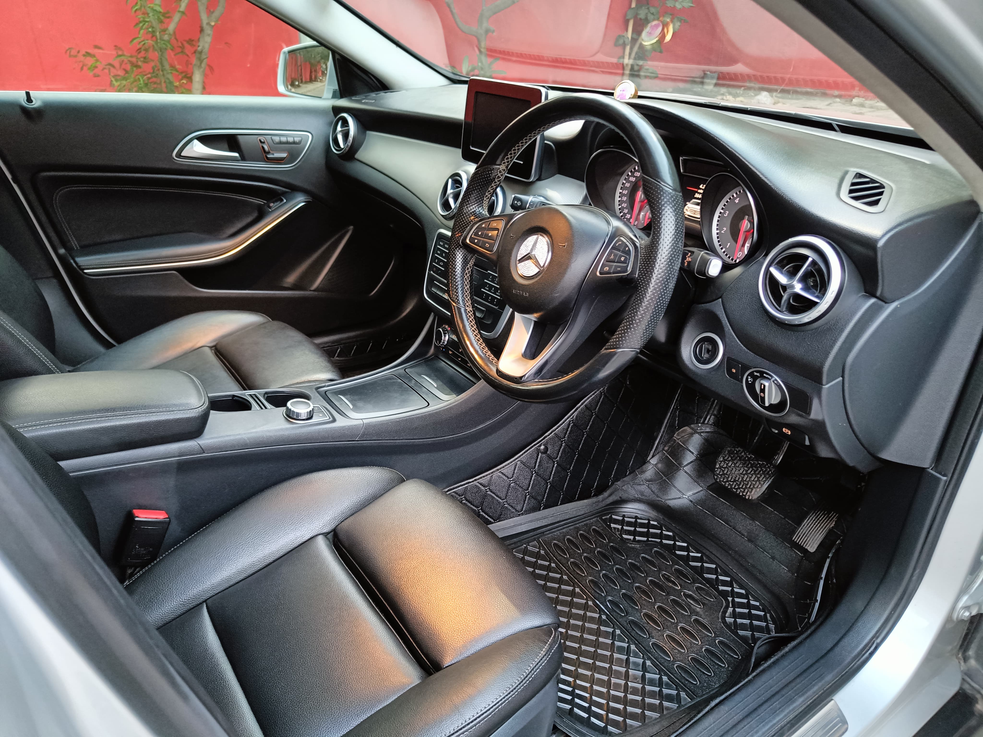 Buy Used Mercedes-Benz GLA Class 200 Sport Edition of 2016 model @ 17 ...