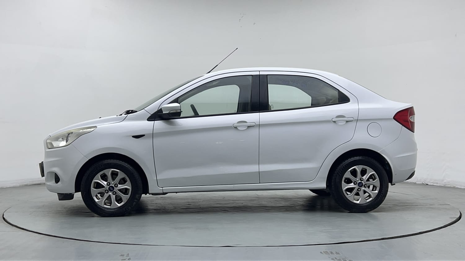 Buy Used Ford Aspire 1.2 Ti-VCT Titanium of 2017 model @ 3,40,000 INR ...