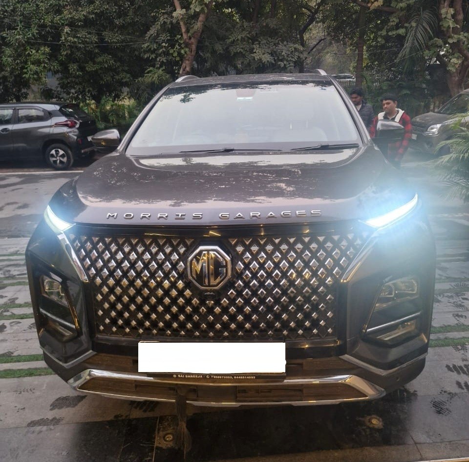 Buy Used MG Hector Sharp Pro CVT 2023-2025 of 2025 model @ 17,00,000 ...