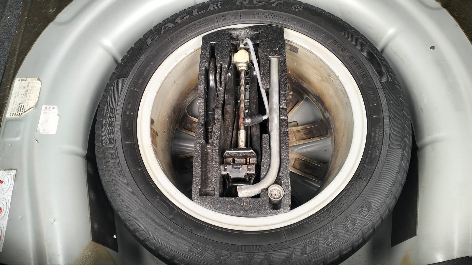 Buy Used Volkswagen Jetta 1.9 TDI Trendline of 2010 model @ 3,85,000 ...