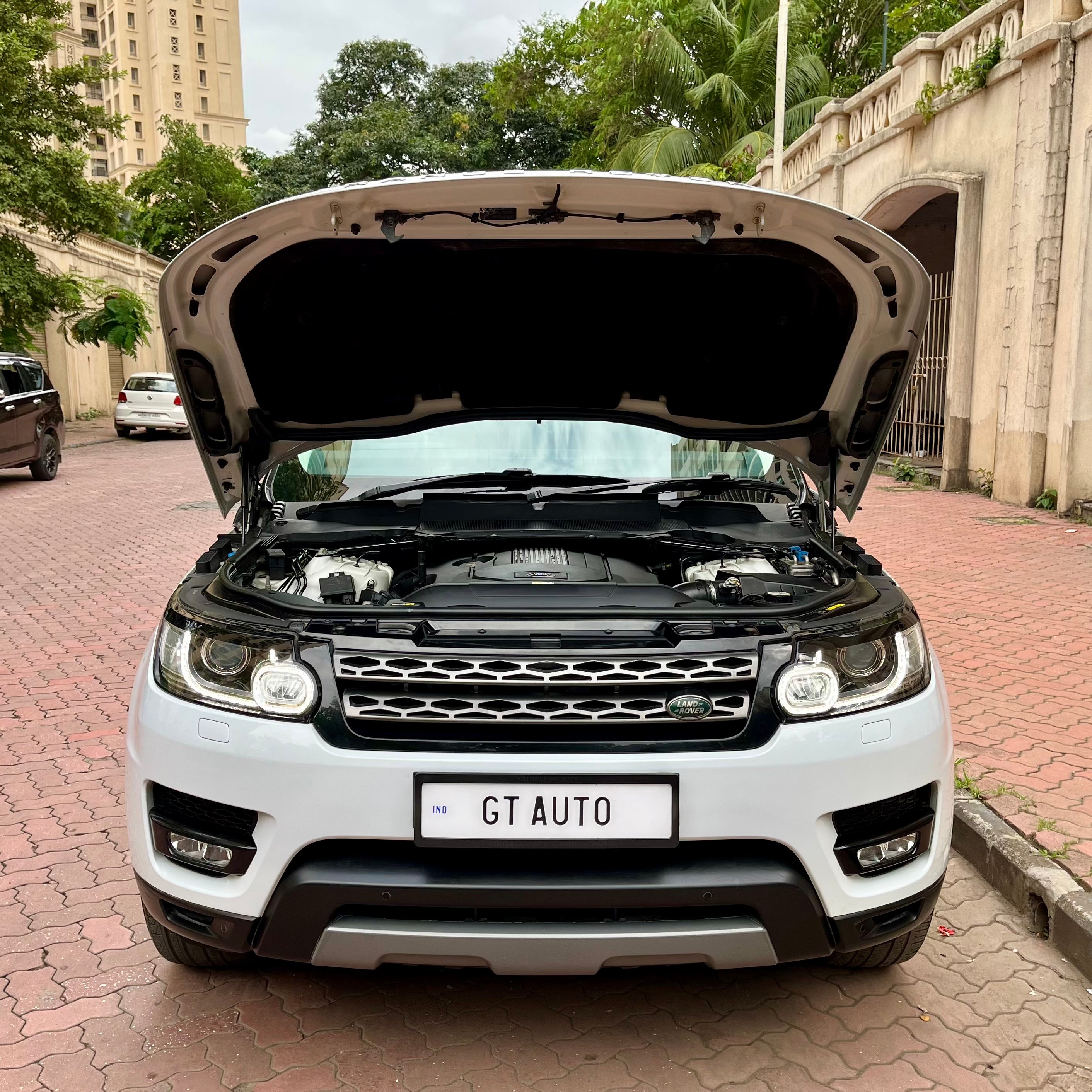 Buy Used Land Rover Range Rover Sport SE of 2017 model @ 67,51,000 INR ...