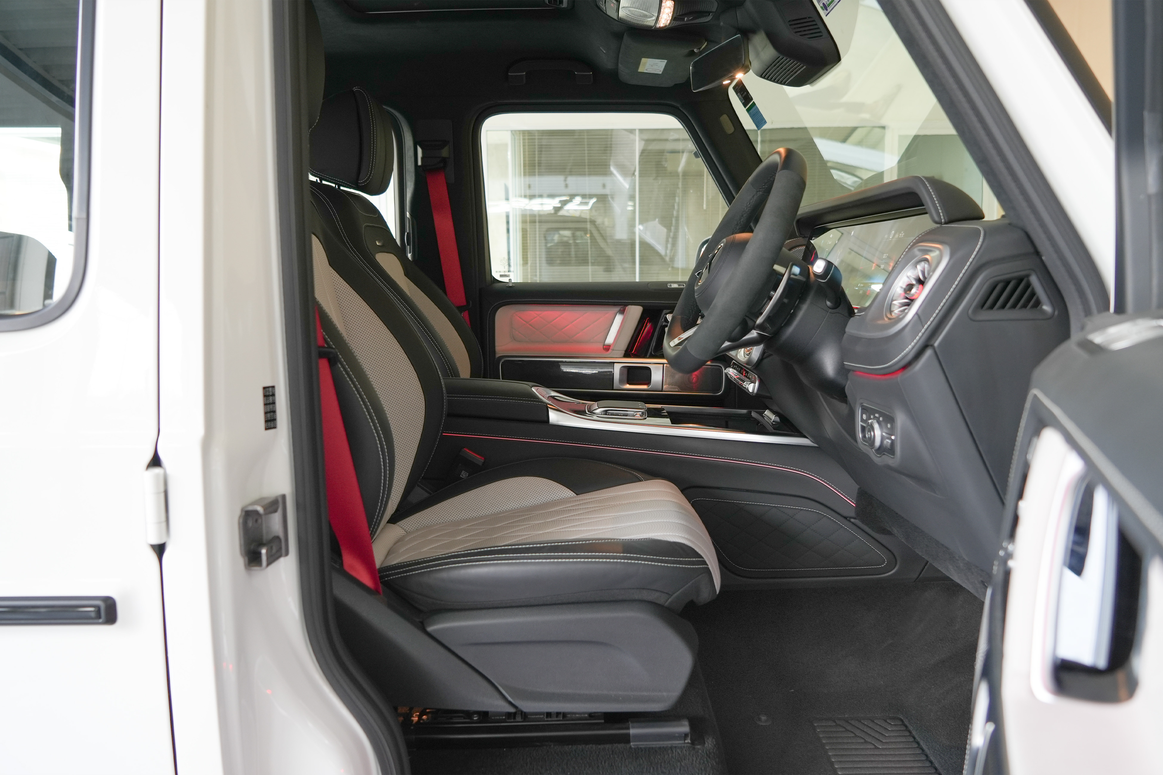 Buy Used Mercedes-Benz G-Class AMG G 63 of 2025 model @ 3,95,00,000 INR ...