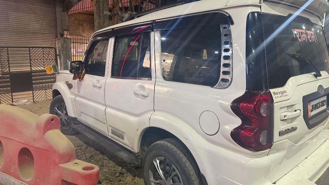Buy Used Mahindra Scorpio Intelli Hybrid S6 Plus of 2017 model @ 10,00 ...