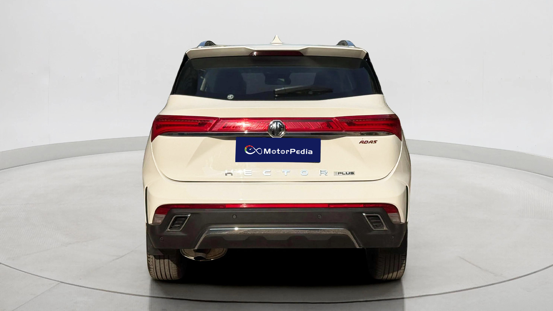 Buy Used MG Hector Plus Savvy Pro CVT 7 Str 2023-2025 of 2024 model ...