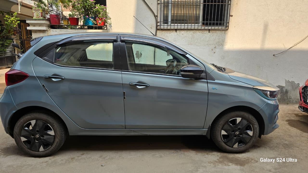 Buy Used Tata Tiago EV XZ Plus LR of 2023 model @ 8,00,000 INR in Surat ...