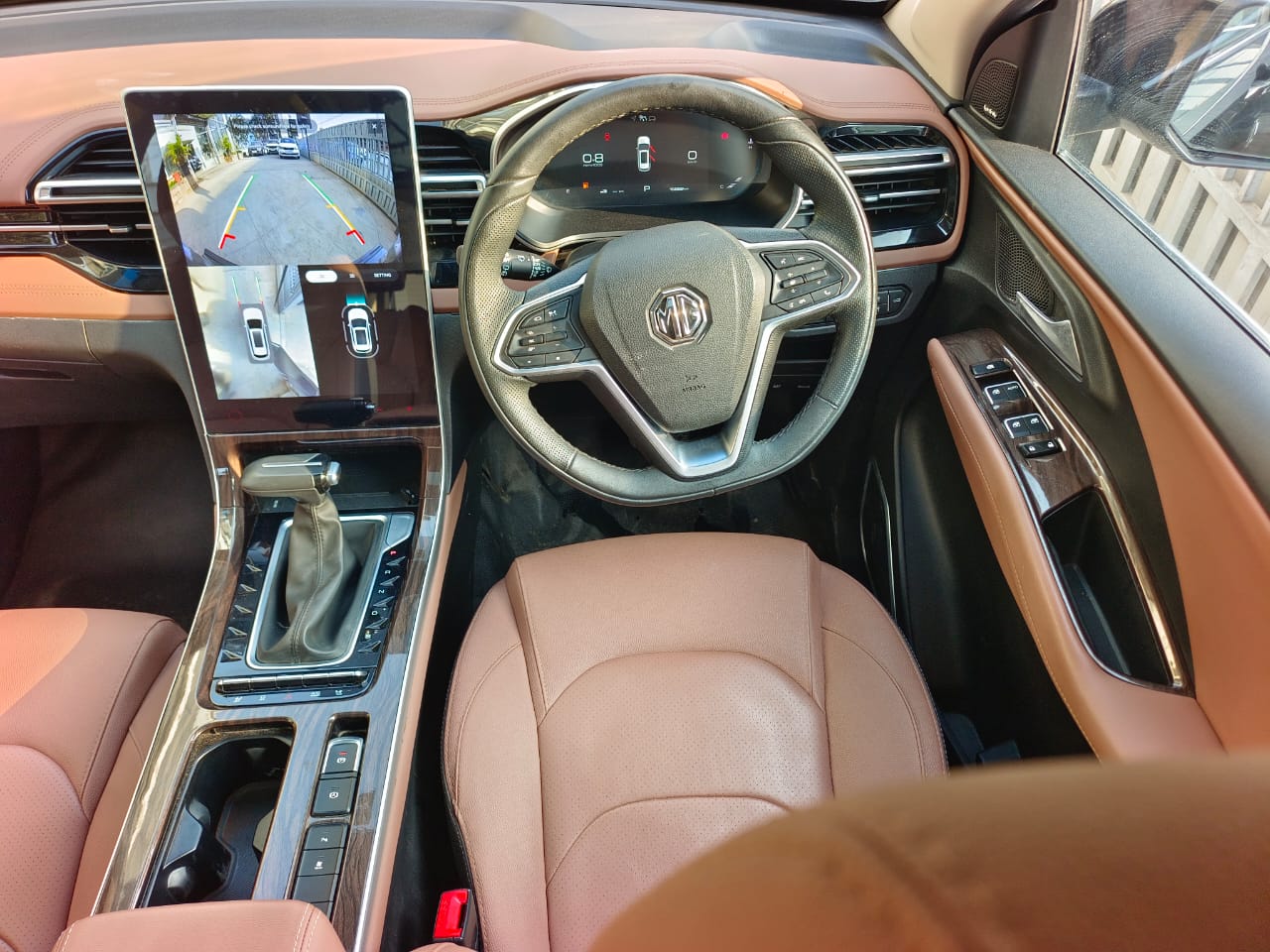 Buy Used MG Hector Plus Savvy Pro CVT 2023-2025 of 2024 model @ 18 ...