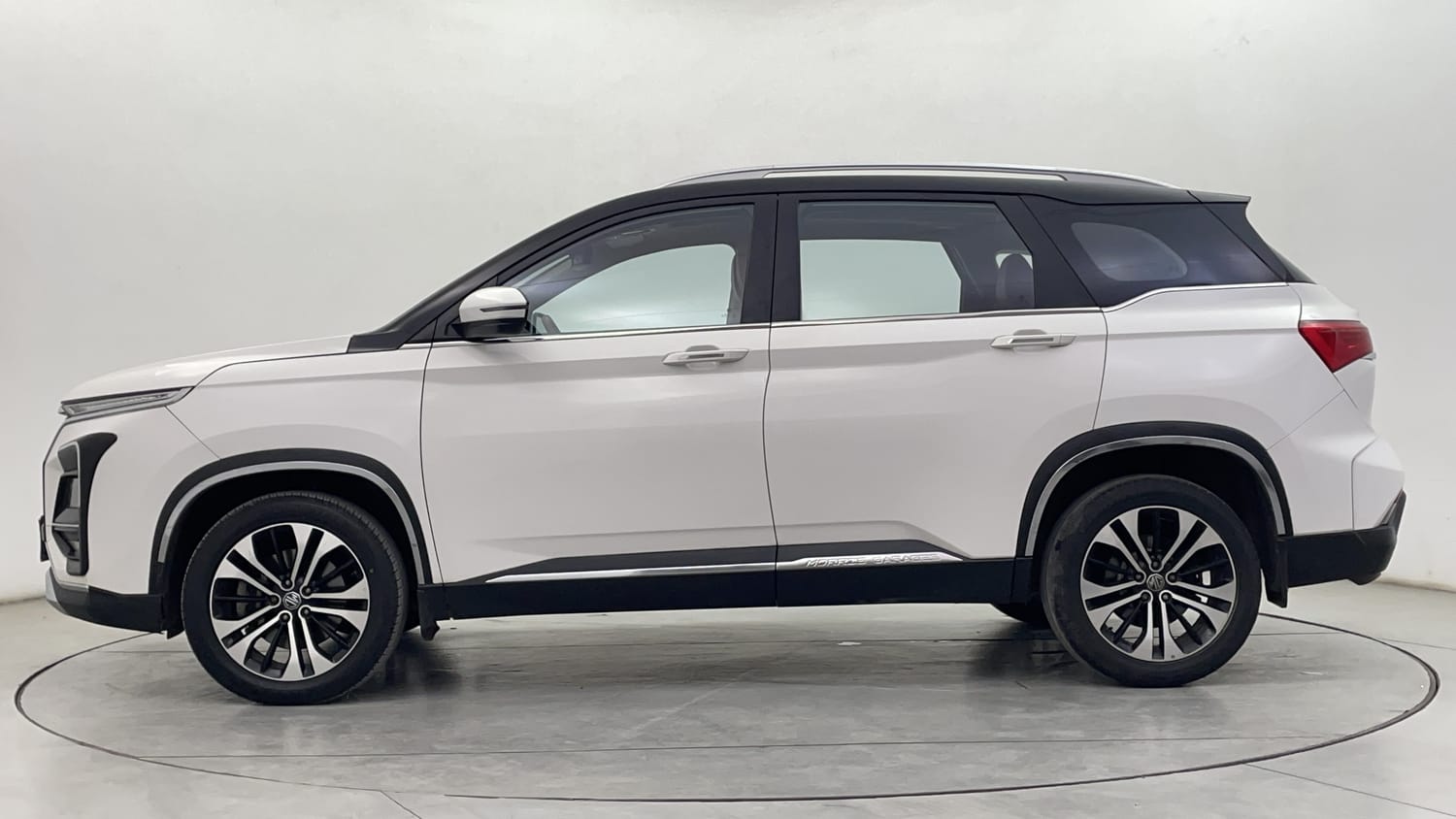 Buy Used MG Hector Plus Sharp Pro 7 Str Diesel 2023-2025 of 2022 model ...