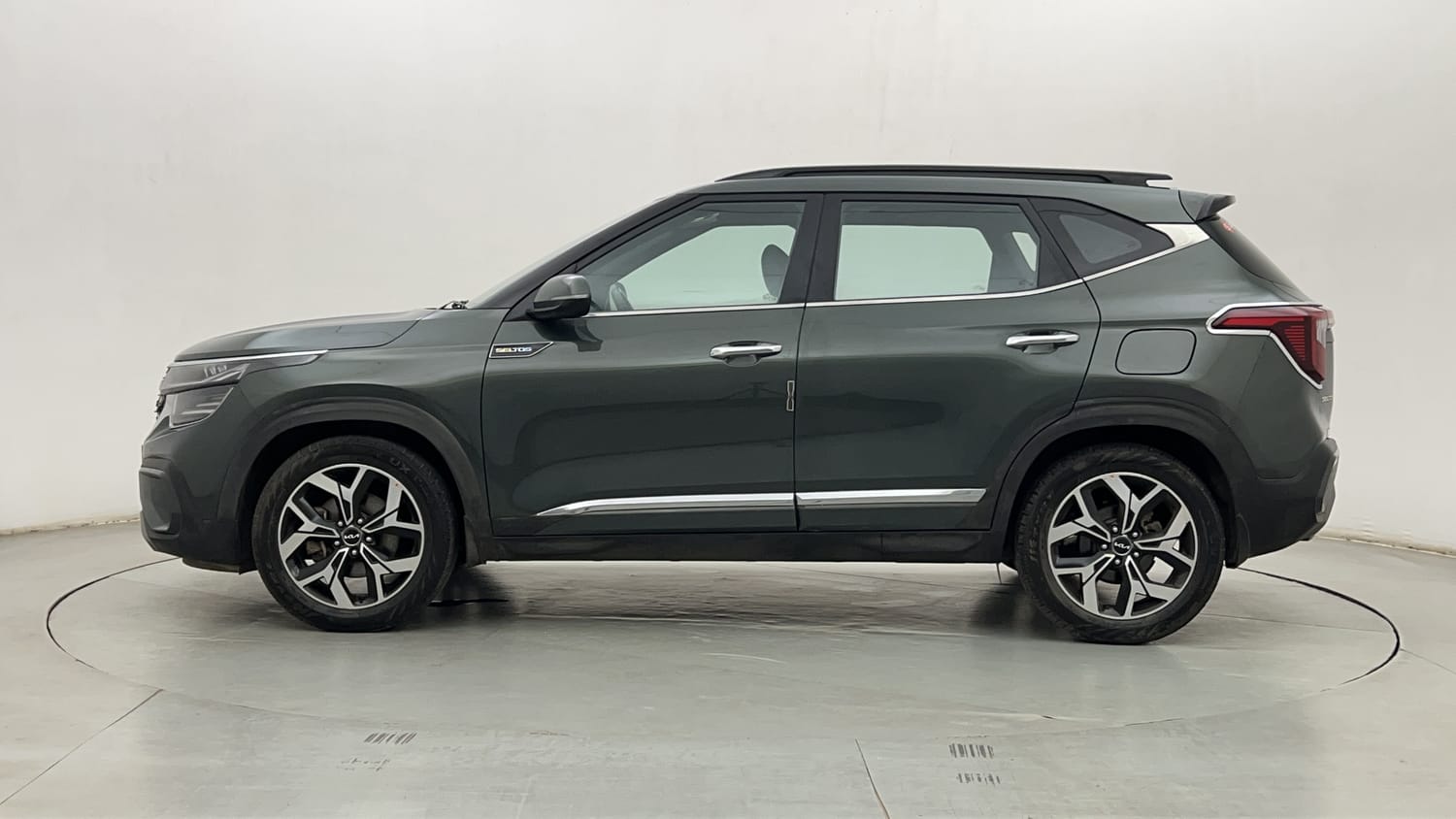 Buy Used Kia Seltos GTX Plus Turbo DCT of 2023 model @ 17,24,938 INR in Mumbai - 5069442 ...