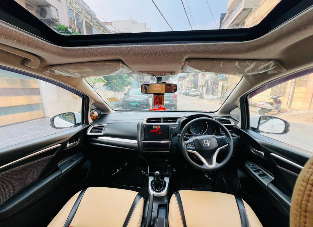 Buy Used Honda WR-V i-VTEC VX of 2017 model @ 4,25,000 INR in Delhi ...