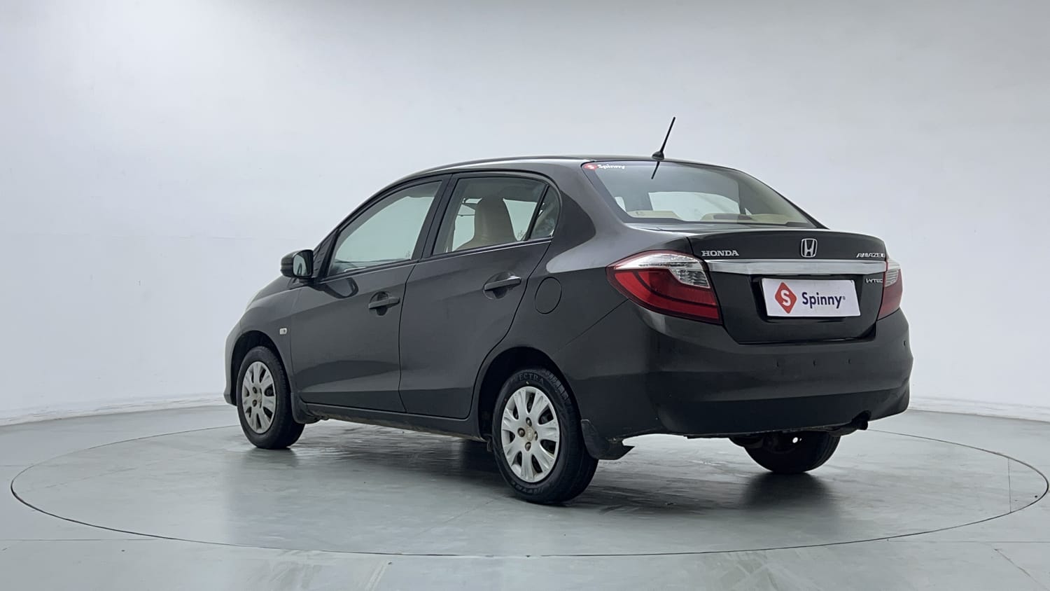 Buy Used Honda Amaze 2nd Gen S of 2018 model @ 4,23,000 INR in Noida - 5070306 - ZigWheels.com