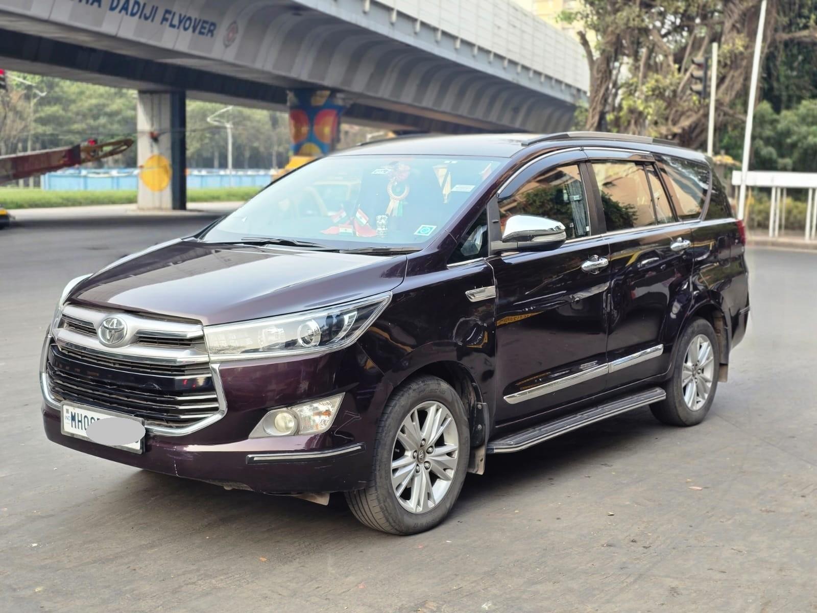 2016 Toyota Innova Crysta 2755 cc कार मुंबई में ₹13.98 Lakh में - CarDekho