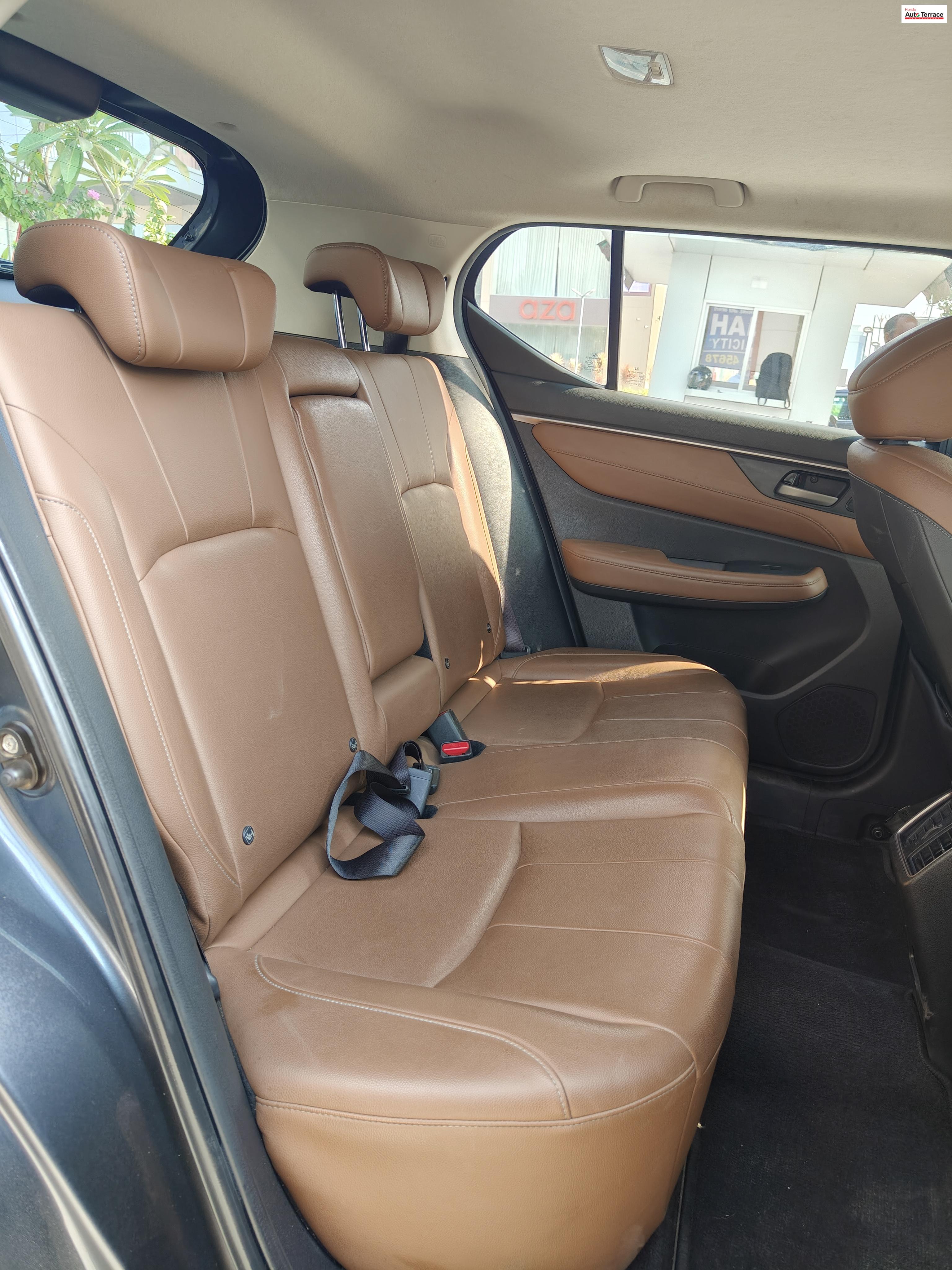 Buy Used Honda Elevate ZX Non RF of 2023 model @ 12,12,136 INR in Surat ...