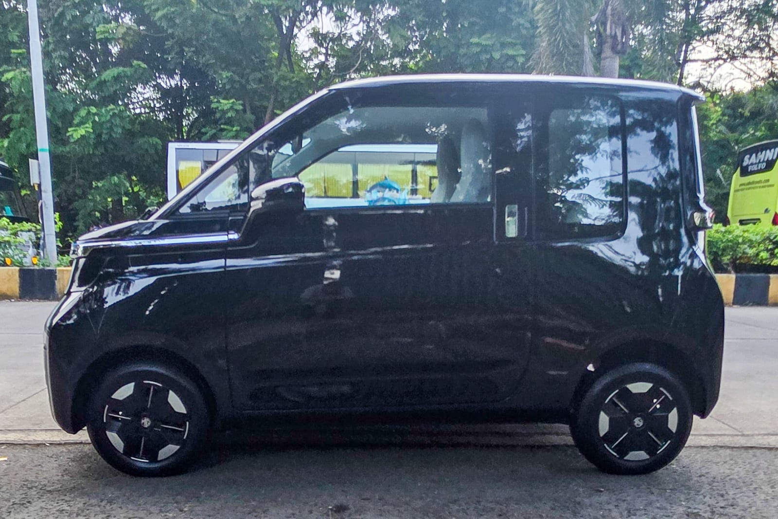 Buy Used MG Comet EV Play of 2023 model @ 6,45,000 INR in Mumbai - 5082098 - ZigWheels.com