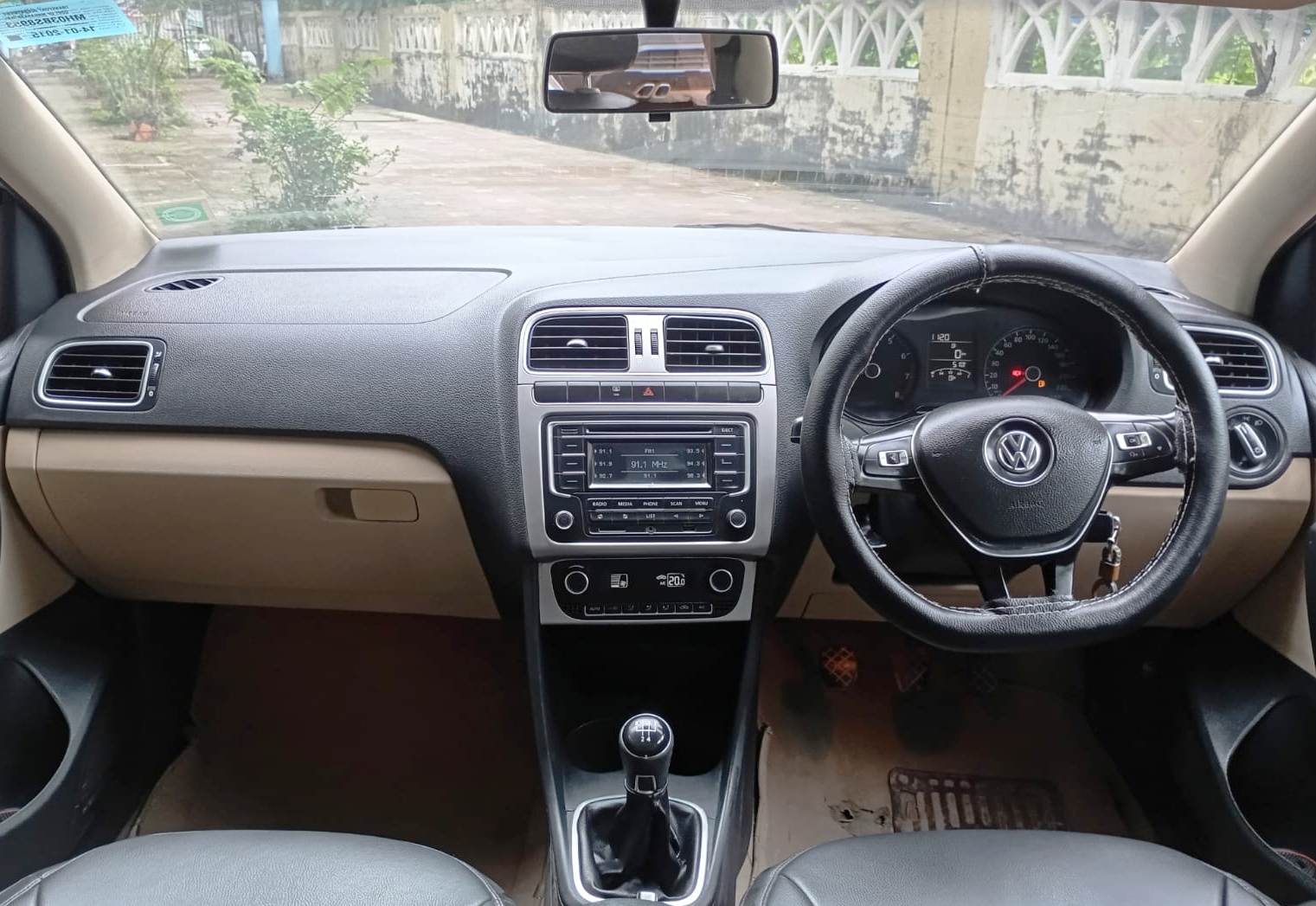 Buy Used Volkswagen Polo 1.2 MPI Highline of 2015 model @ 3,75,000 INR ...