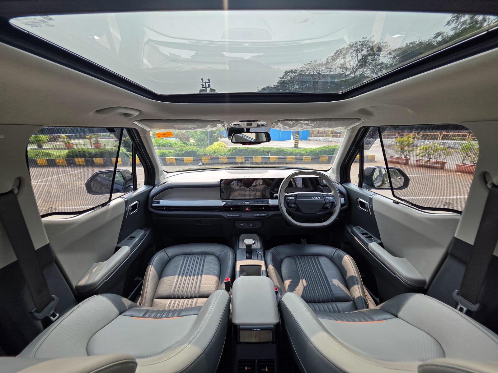 Buy Used Kia Syros HTX Plus Opt Diesel AT of 2025 model @ 15,75,000 INR ...