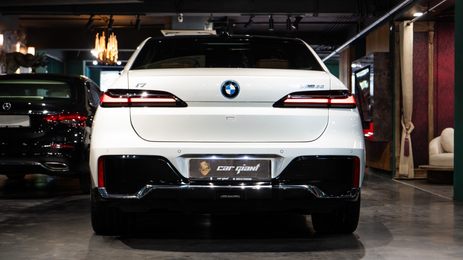 Buy Used BMW i7 xDrive60 M Sport of 2024 model @ 1,36,00,000 INR in ...