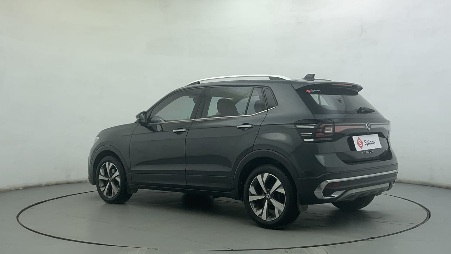 Buy Used Volkswagen Taigun 1.0 Topline AT of 2022 model @ 10,86,000 INR ...