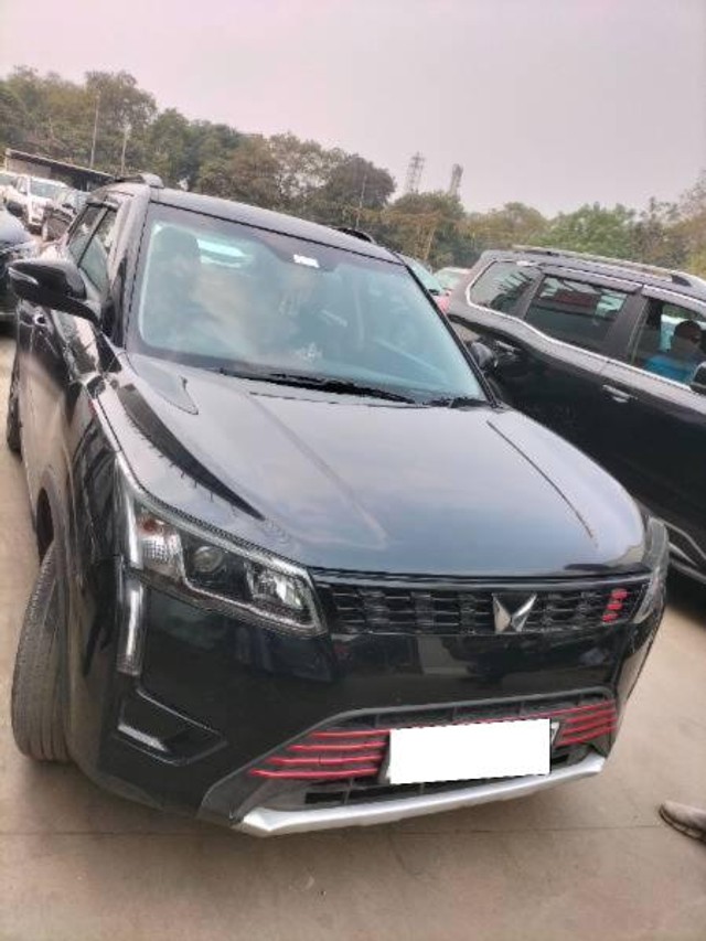 Used 2022 Mahindra XUV300 Petrol Manual in Vadodara at ₹8 Lakh - CarDekho