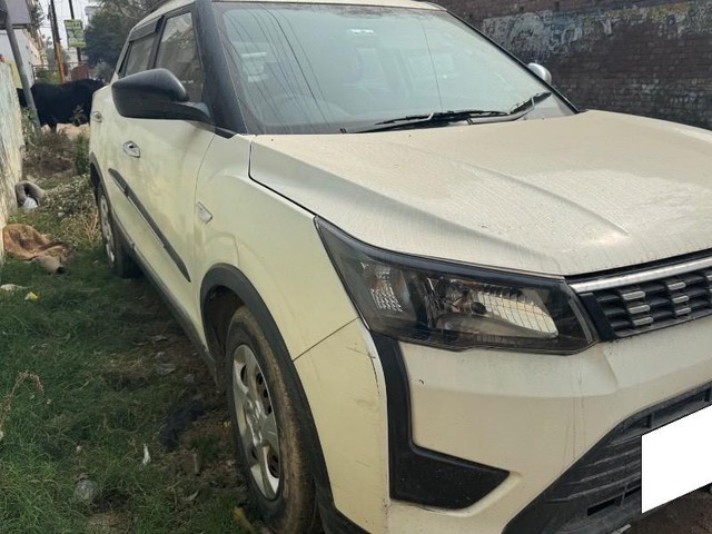 Used 2020 Mahindra XUV300 Petrol Manual in Kanpur at ₹4.20 Lakh - CarDekho