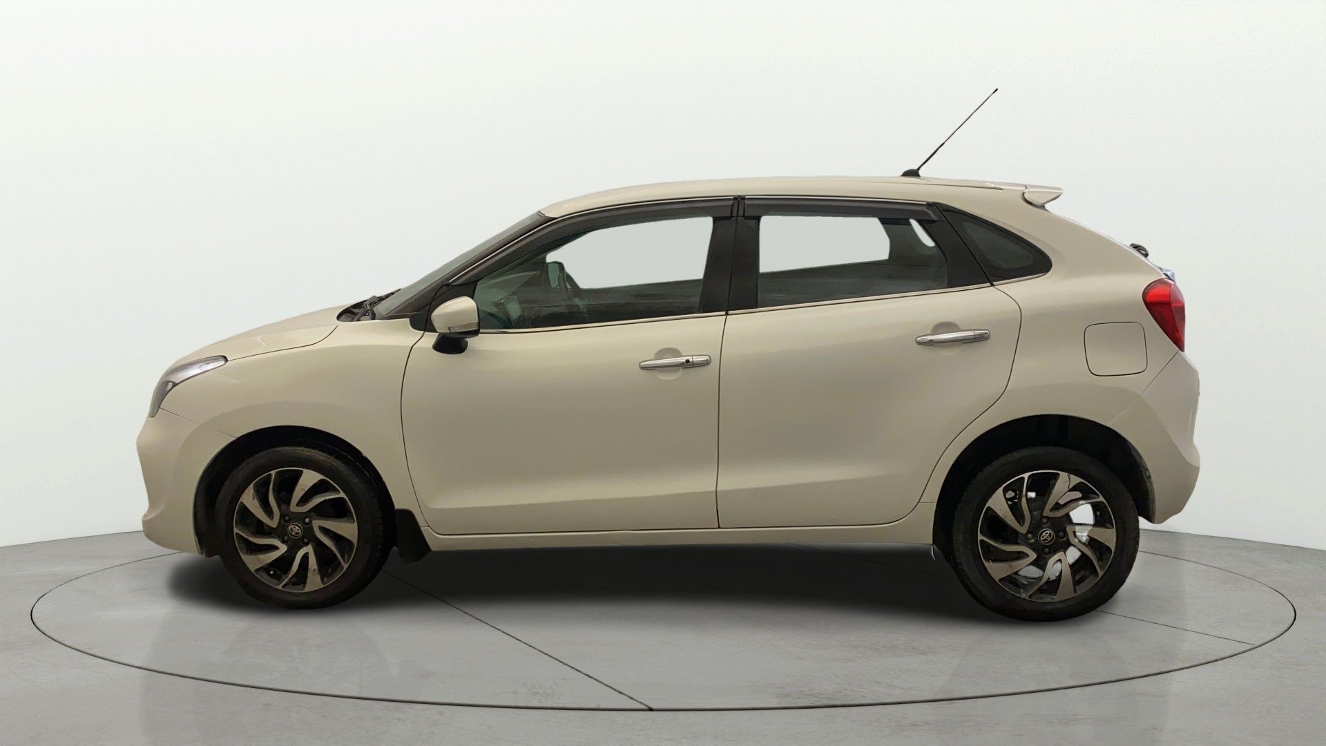 Buy Used Toyota Glanza V CVT of 2019 model @ 4,59,000 INR in Noida ...