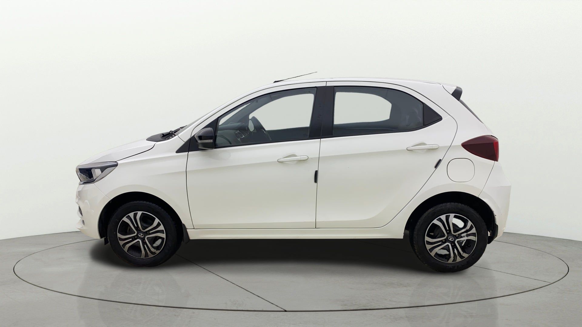 Buy Used Tata Tiago XTA AMT BSVI of 2023 model @ 5,01,588 INR in ...