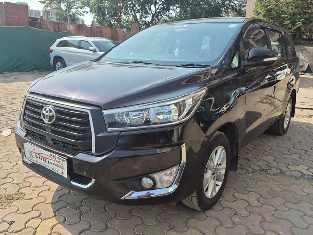 2017 Toyota Innova Crysta 2755 cc कार मुंबई में ₹15.50 Lakh में - CarDekho