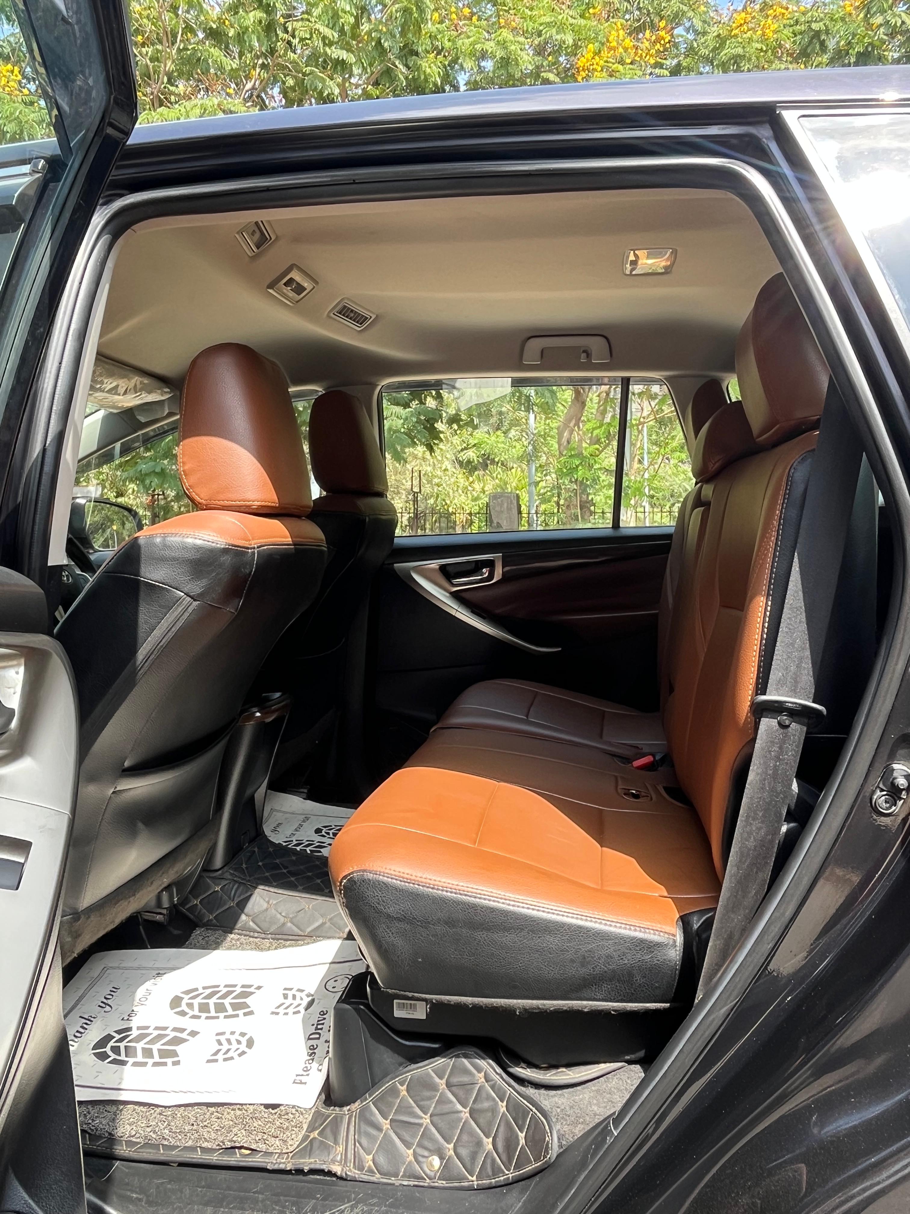 Buy Used Toyota Innova Crysta 2.4 GX 8 STR AT of 2022 model @ 22,99,999 ...