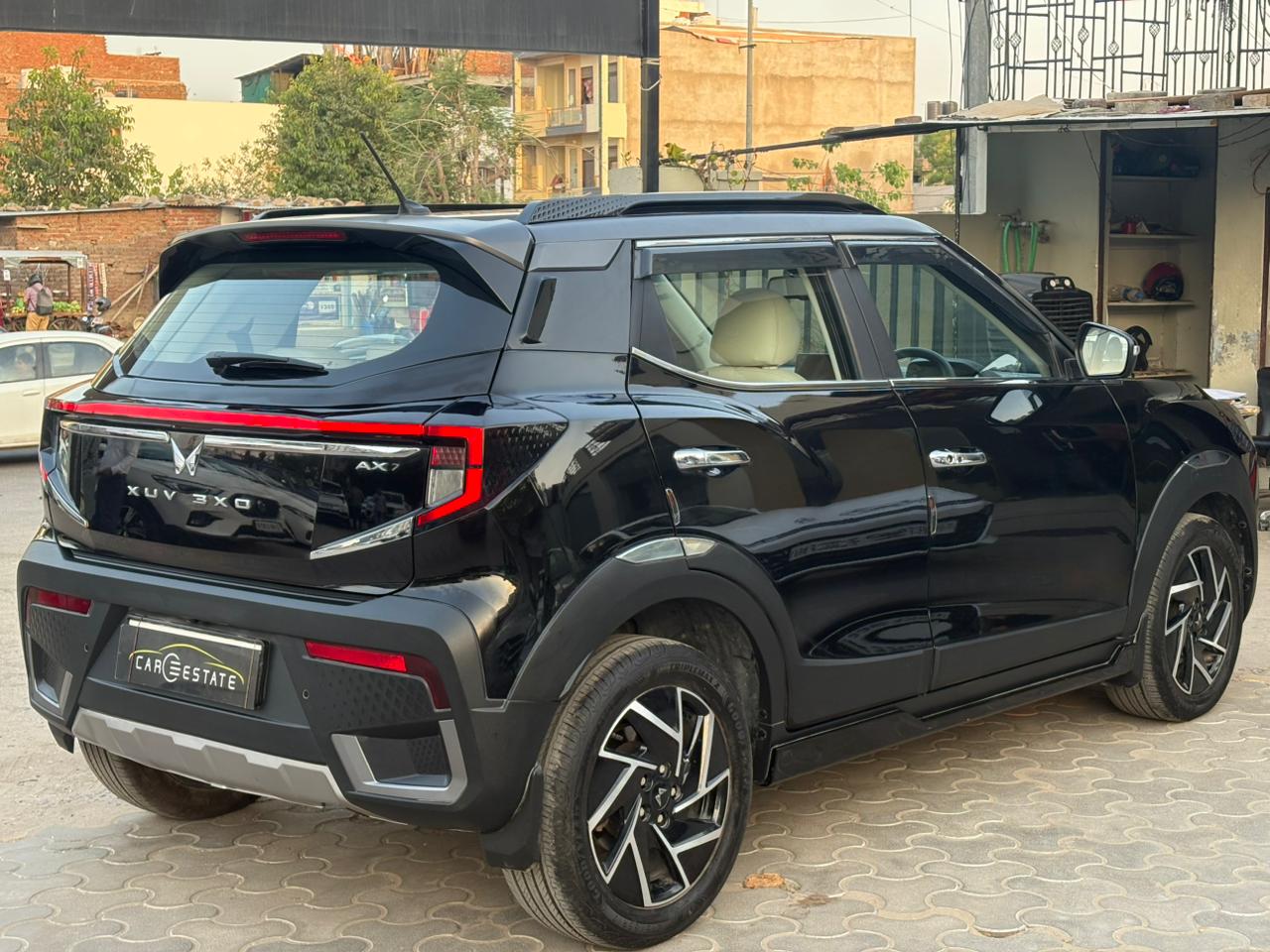 Buy Used Mahindra XUV 3XO AX7 Turbo of 2024 model @ 10,90,000 INR in ...