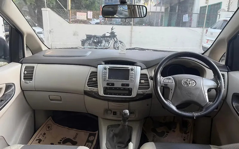 Buy Used Toyota Innova 2.5 ZX Diesel 7 Seater BSIII of 2013 model @ 8 ...