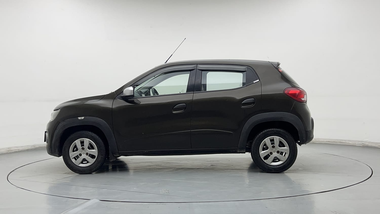Buy Used Renault KWID 1.0 AMT RXT of 2016 model @ 2,15,000 INR in Noida ...