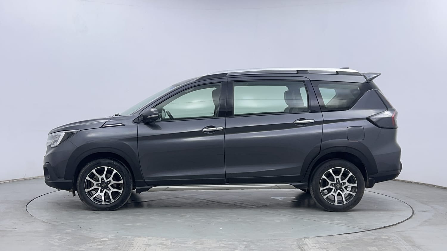Buy Used Maruti XL6 Alpha Plus AT of 2022 model @ 10,44,000 INR in ...