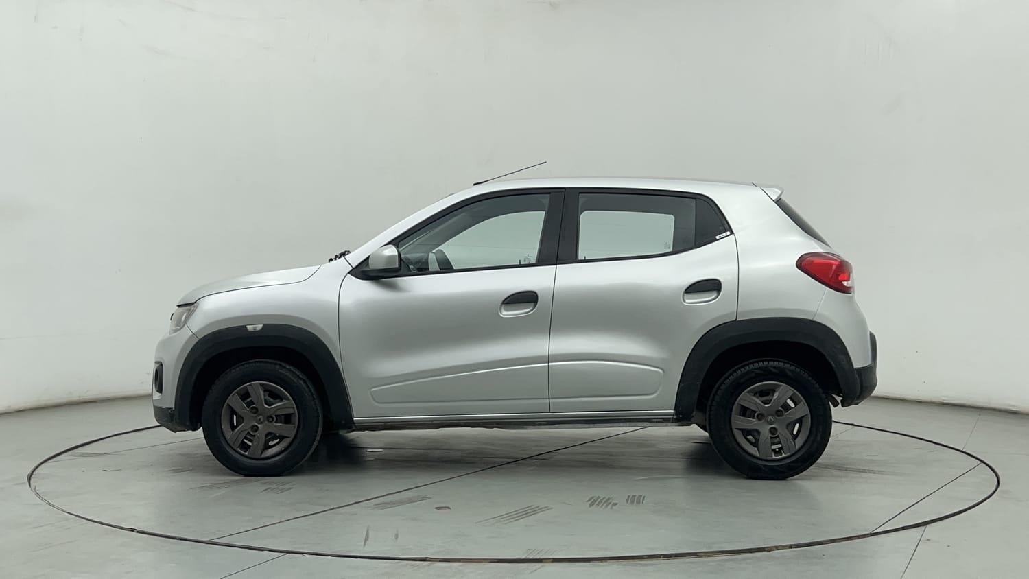Buy Used Renault KWID 1.0 RXT AMT of 2016 model @ 2,59,000 INR in ...
