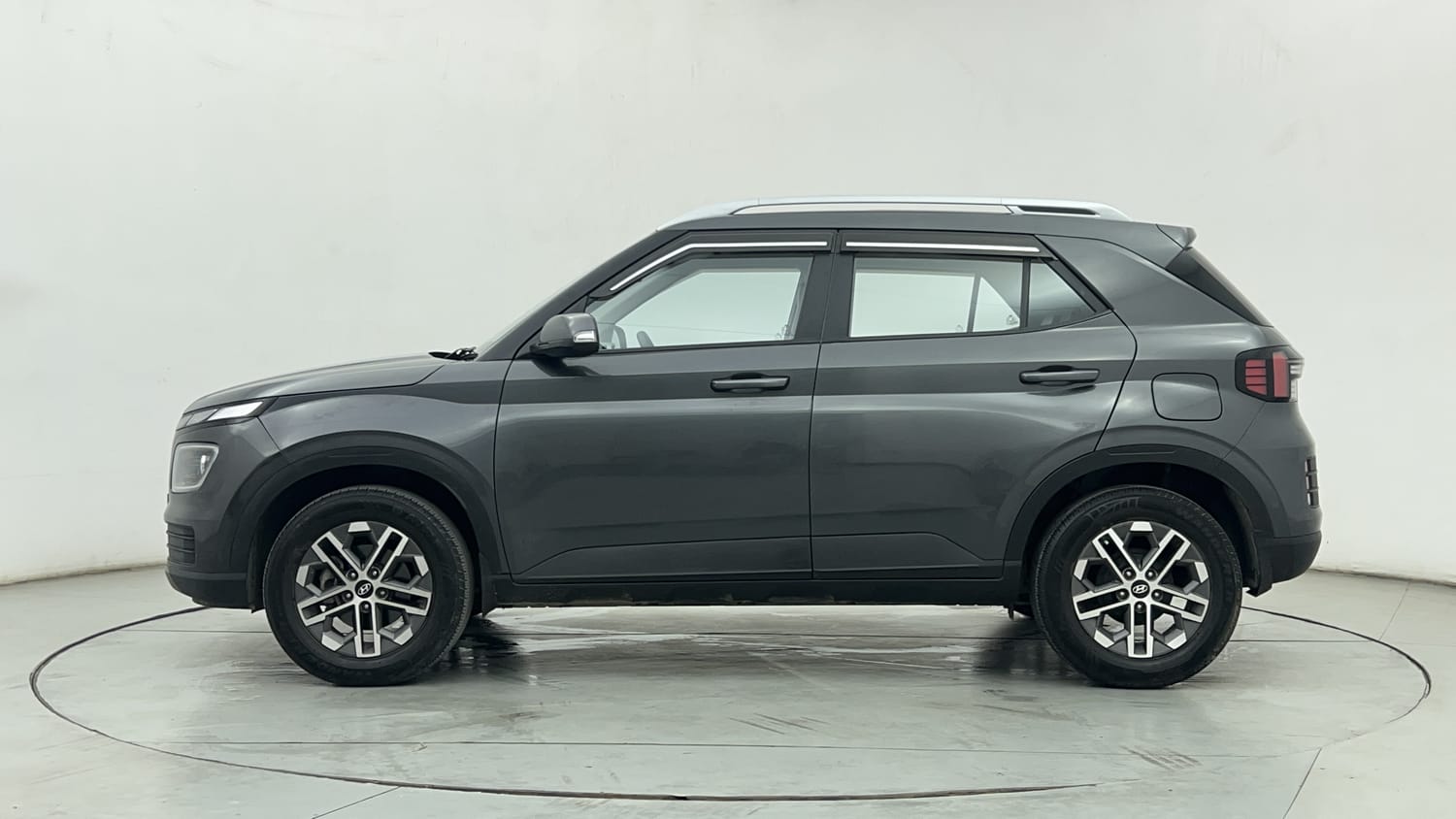 Buy Used Hyundai Venue SX Diesel BSVI of 2024 model @ 11,34,000 INR in ...