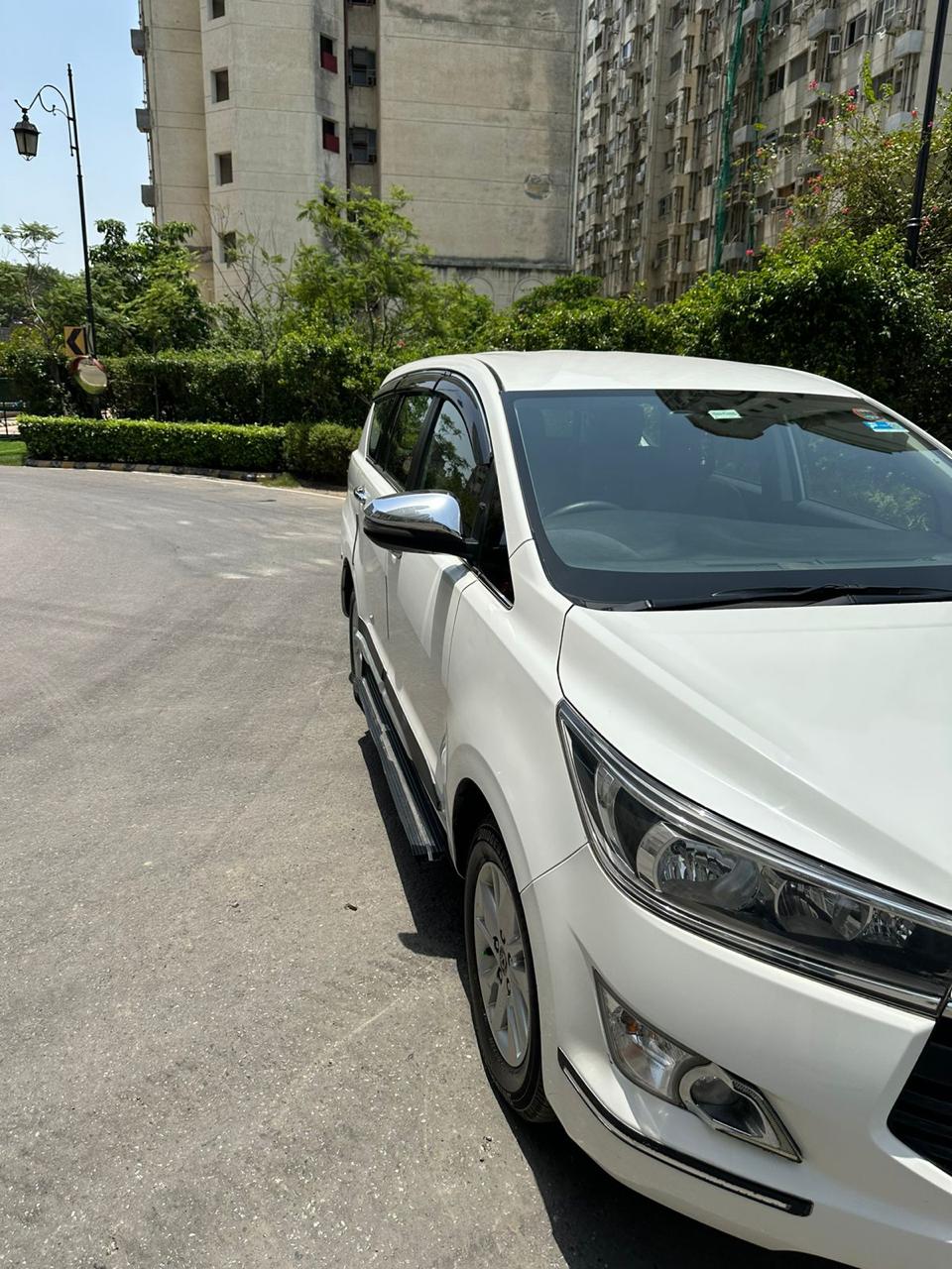 2019 Toyota Innova Crysta कार नई दिल्ली में ₹15.09 Lakh में - CarDekho