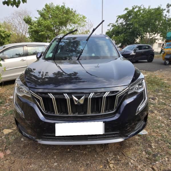 Buy Used Mahindra XUV700 AX7 7Str Diesel AT of 2023 model @ 25,00,000 ...