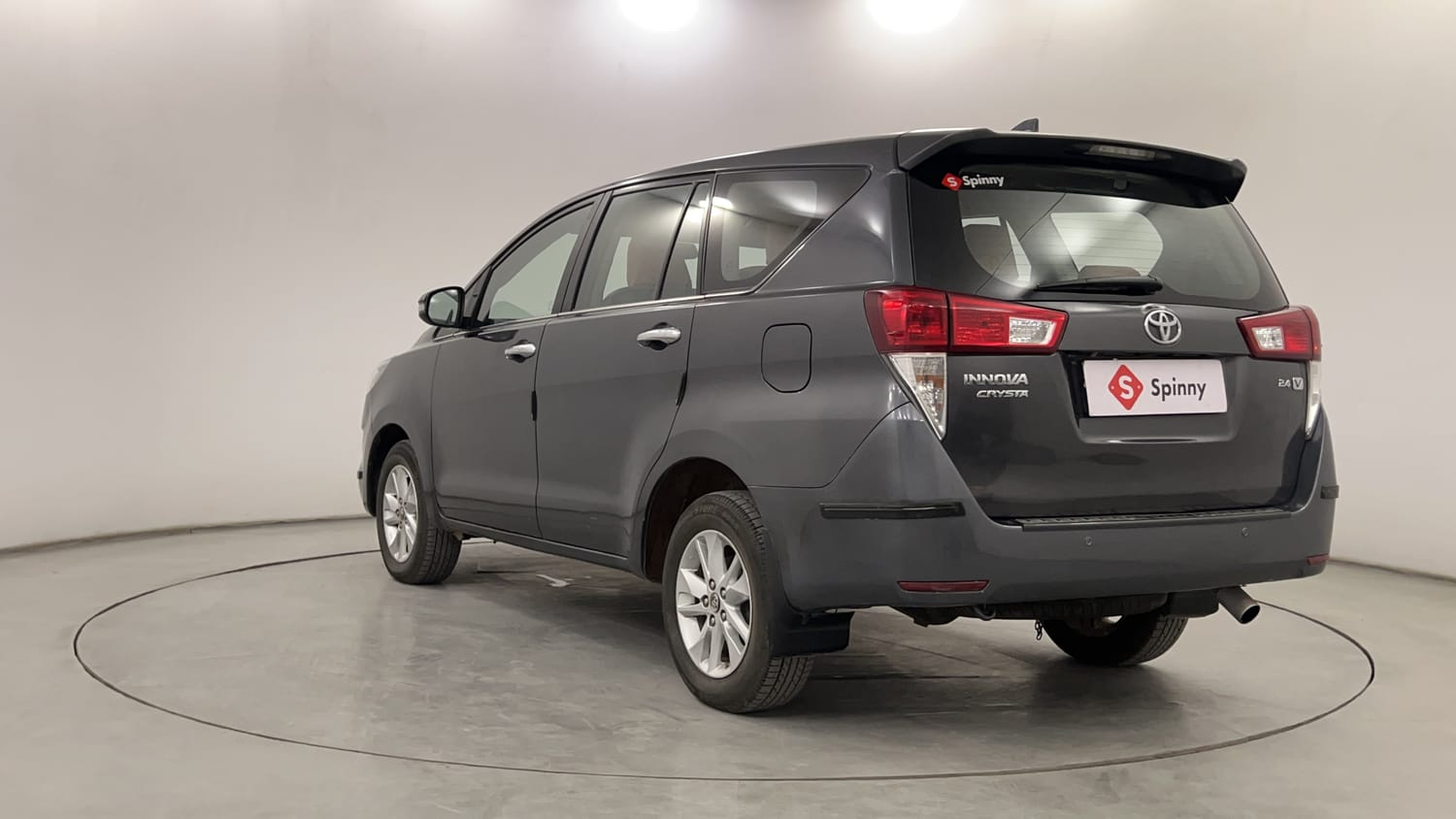 Buy Used Toyota Innova Crysta 2.4 VX MT 8 STR of 2018 model @ 15,64,393 ...