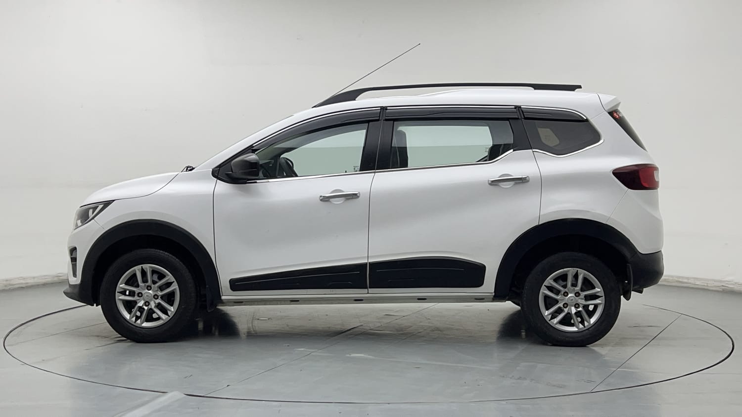 Buy Used Renault Triber RXT of 2021 model @ 4,75,000 INR in Gurgaon ...