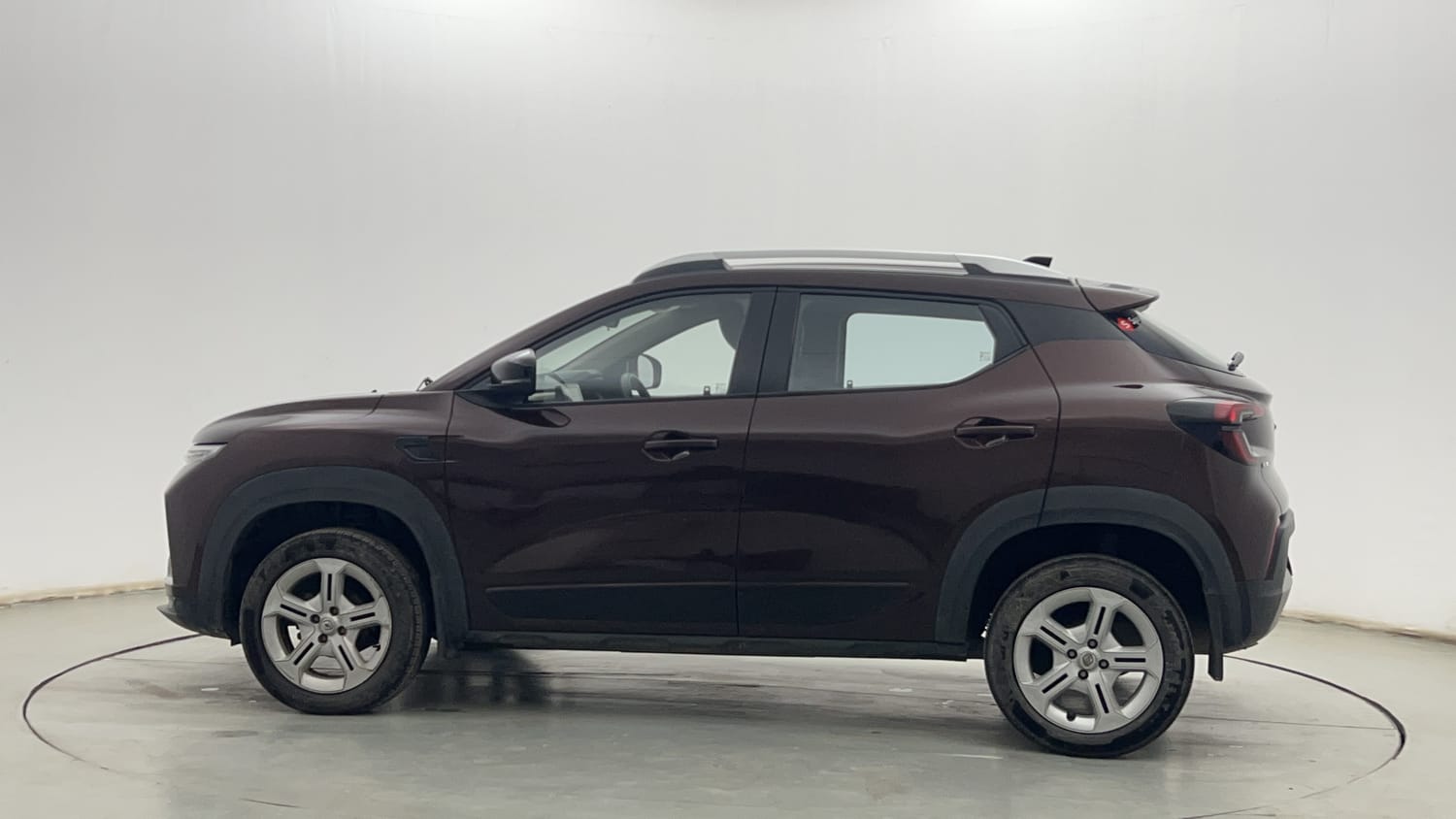 Buy Used Renault Kiger RXT AMT of 2021 model @ 5,06,000 INR in Kolkata ...